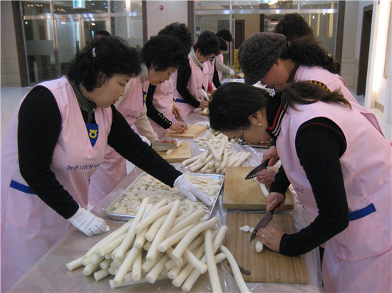 연기농협 ‘떡국떡나누기'